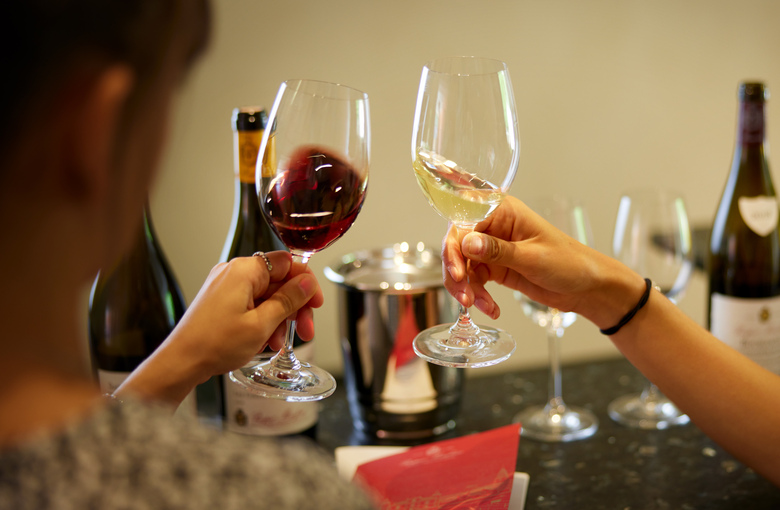 Tasting French Wines - Vinotrip